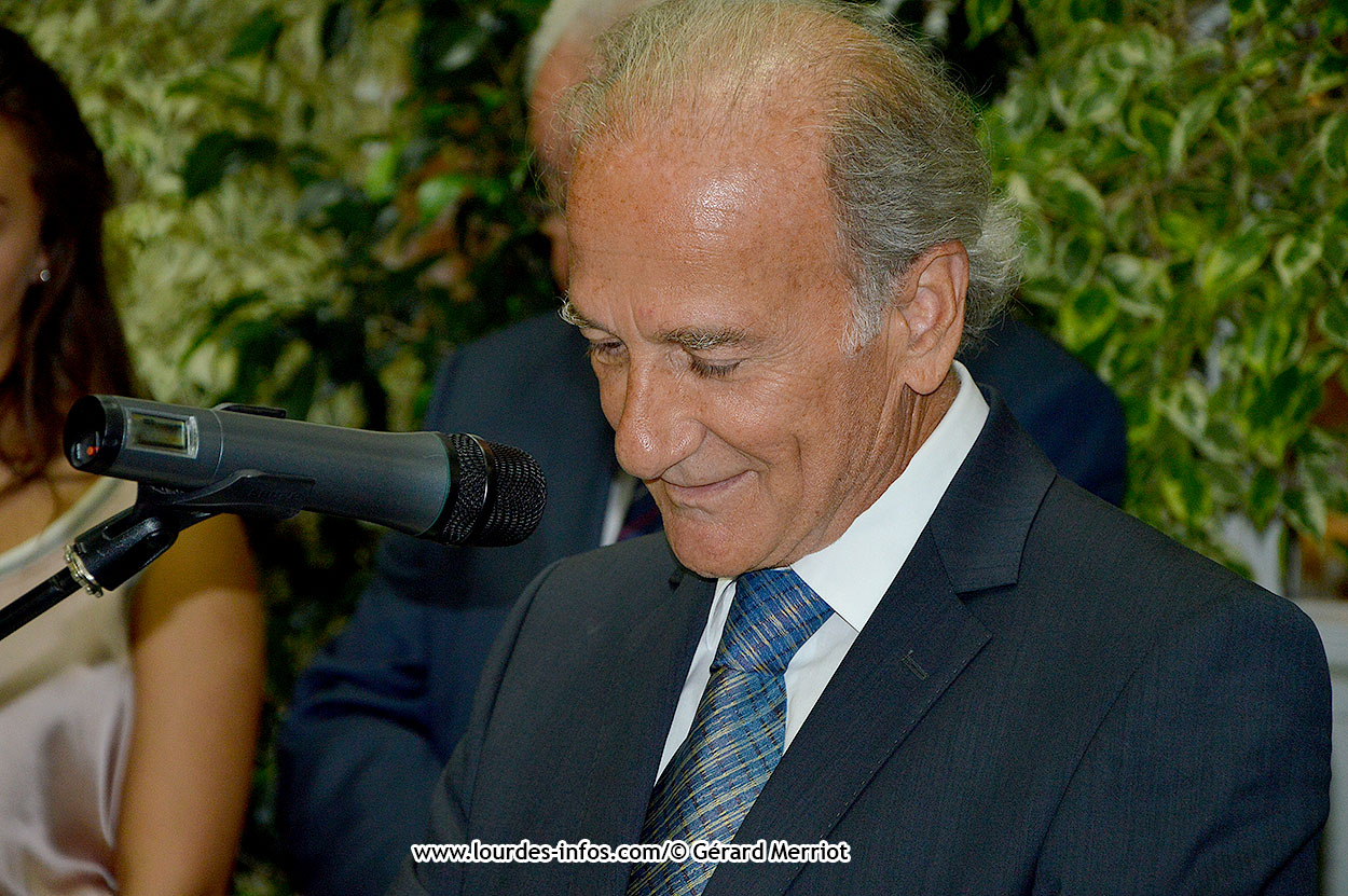 Les insignes de l'Ordre National du Mérite pour Joseph Basile - [Les ...